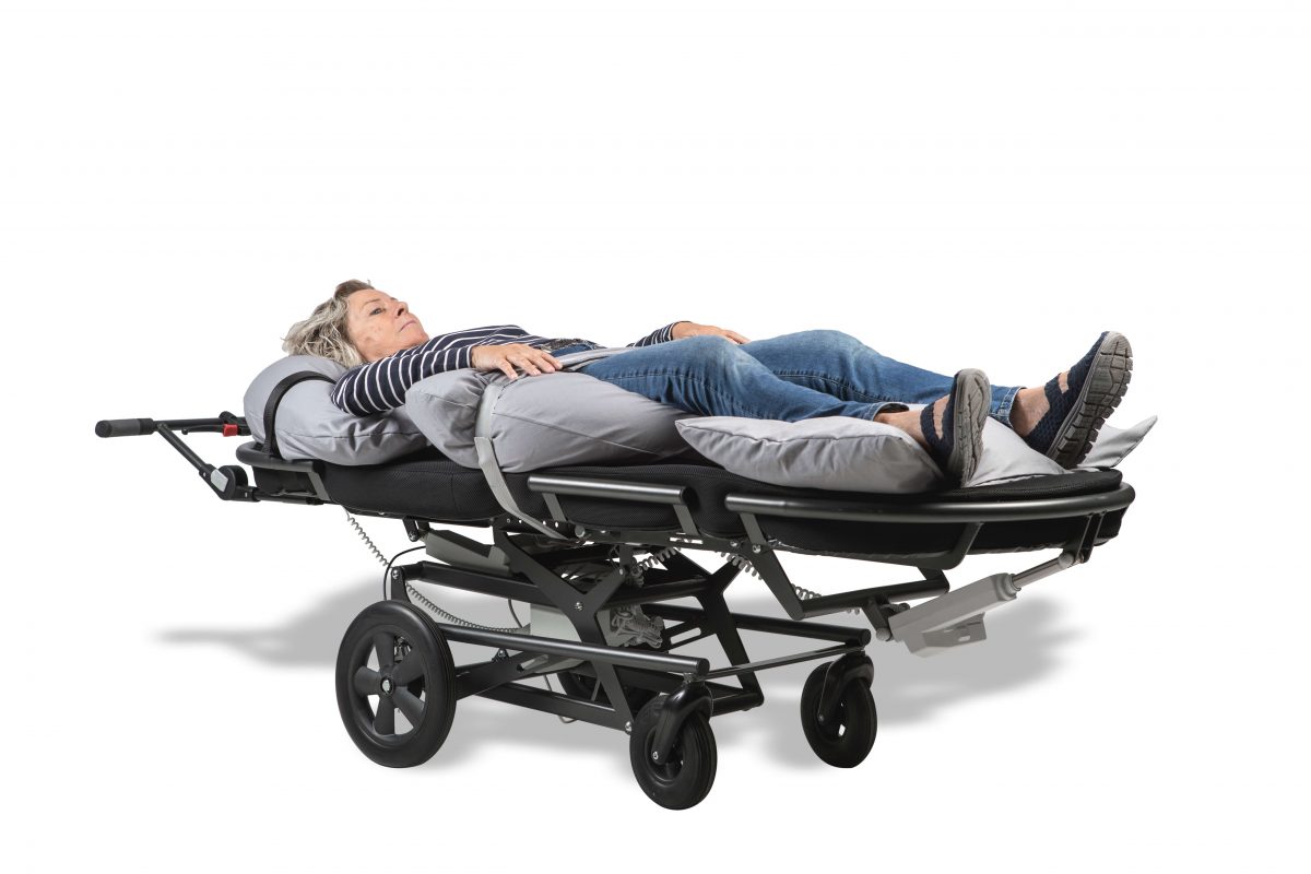 Mobil elektrisk liggevogn til stærkt bevægelseshæmmede.